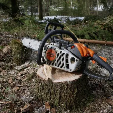 Chainsaw Chain and Blade Direction Guide - the RIGHT way to fit a Chain