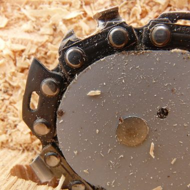 The Difference Between a Chainsaw Ripping Chain vs Crosscut Chain or ...